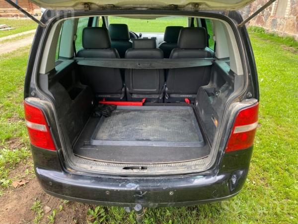 Black Volkswagen Touran 2005 in Riga, with an engine capacity of 2.00 L and mileage of 359 thousand km for 1200 €, photo 2 on AUTOMOTO.COM.LV