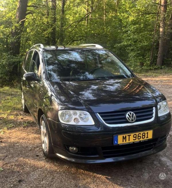 Melns Volkswagen Touran 2005 Kauņa, ar dzinēja tilpumu 1.97 L un nobraukumu 290 tūkst. km par 1950 €, foto 1 vietnē AUTOMOTO.COM.LV