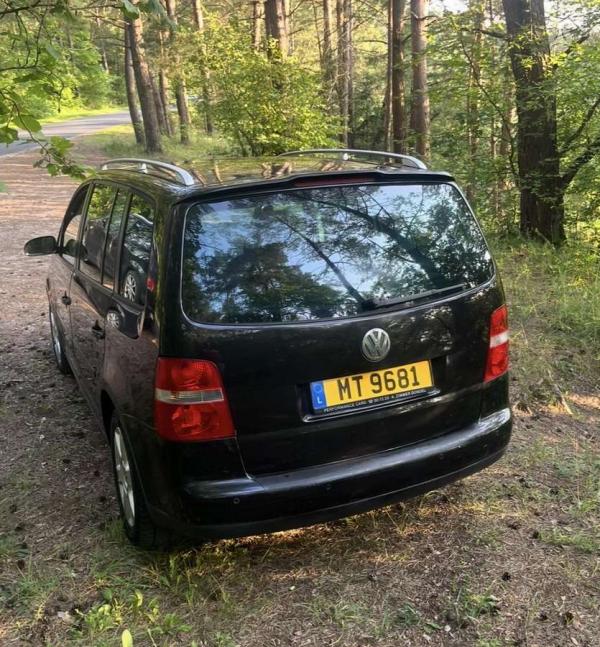 Melns Volkswagen Touran 2005 Kauņa, ar dzinēja tilpumu 1.97 L un nobraukumu 290 tūkst. km par 1950 €, foto 6 vietnē AUTOMOTO.COM.LV