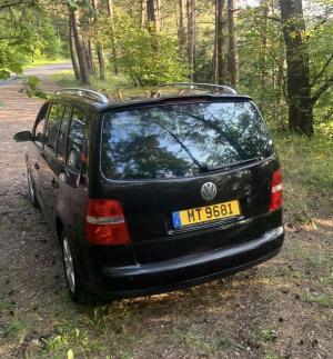 Black Volkswagen Touran 2005 in Kaunas, with an engine capacity of 1.97 L and mileage of 290 thousand km for 1950 €, photo 7 on AUTOMOTO.COM.LV