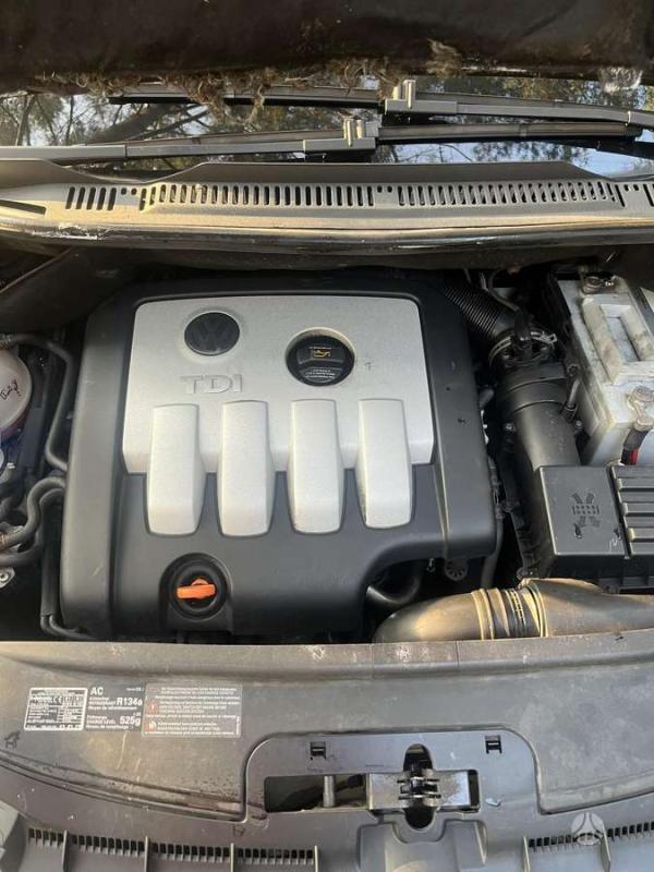 Melns Volkswagen Touran 2005 Kauņa, ar dzinēja tilpumu 1.97 L un nobraukumu 290 tūkst. km par 1950 €, foto 7 vietnē AUTOMOTO.COM.LV