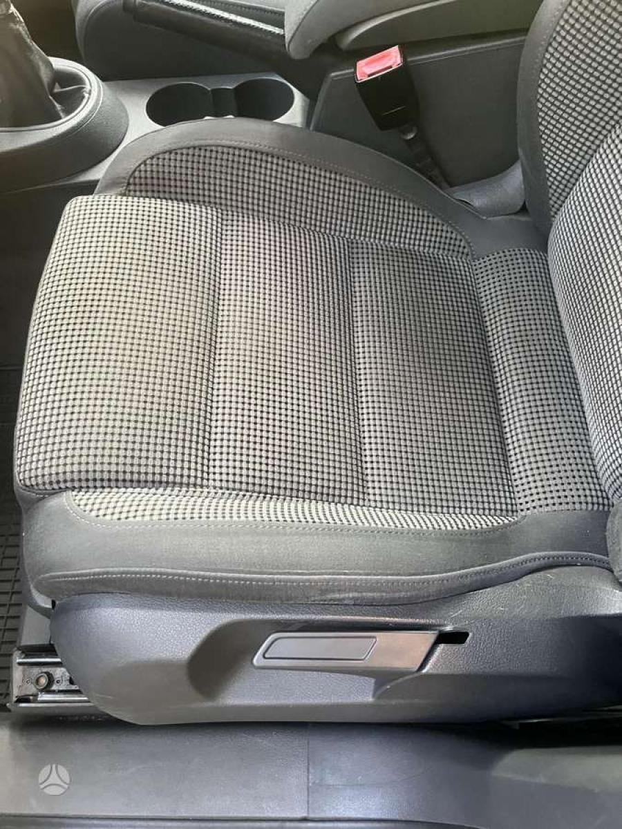 Black Volkswagen Touran 2005 in Kaunas, with an engine capacity of 1.97 L and mileage of 290 thousand km for 1950 €, photo 12 on AUTOMOTO.COM.LV