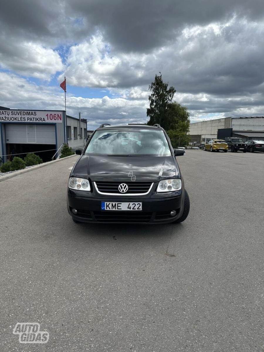 Melns Volkswagen Touran 2005 Kauņa, ar dzinēja tilpumu 1.90 L un nobraukumu 328 tūkst. km par 800 €, foto 1 vietnē AUTOMOTO.COM.LV