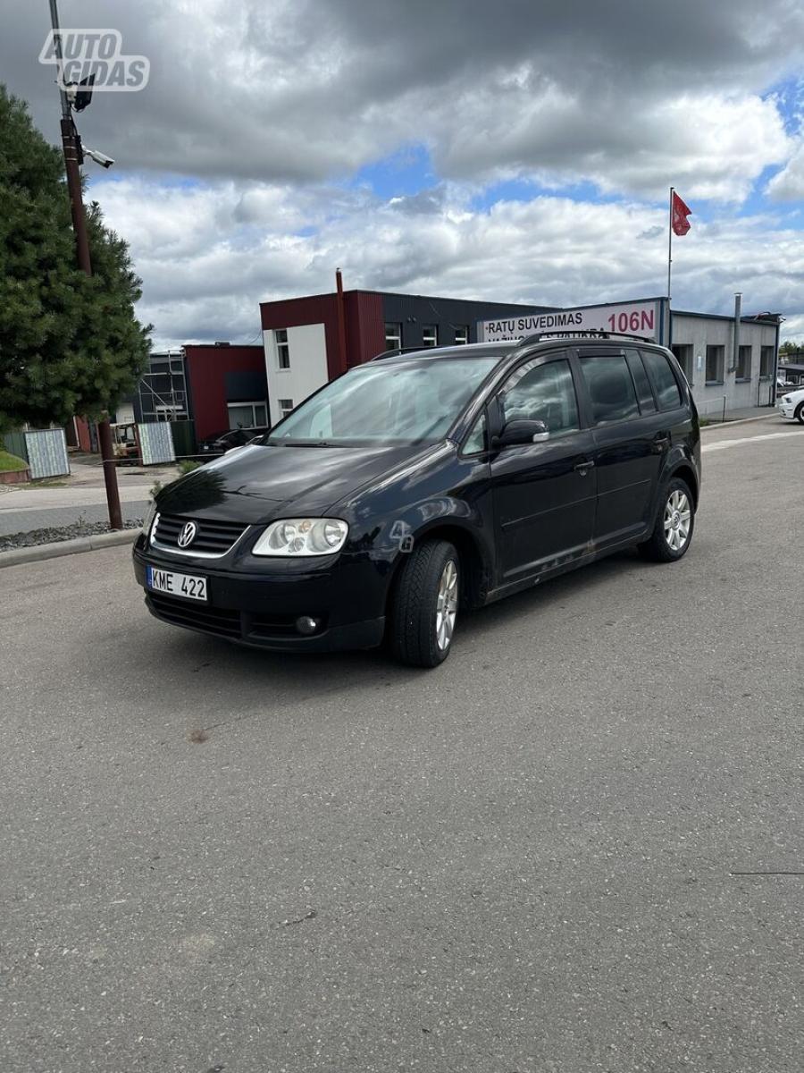 Melns Volkswagen Touran 2005 Kauņa, ar dzinēja tilpumu 1.90 L un nobraukumu 328 tūkst. km par 800 €, foto 3 vietnē AUTOMOTO.COM.LV
