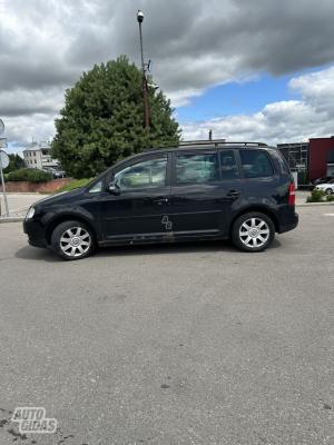 Melns Volkswagen Touran 2005 Kauņa, ar dzinēja tilpumu 1.90 L un nobraukumu 328 tūkst. km par 800 €, foto 4 vietnē AUTOMOTO.COM.LV