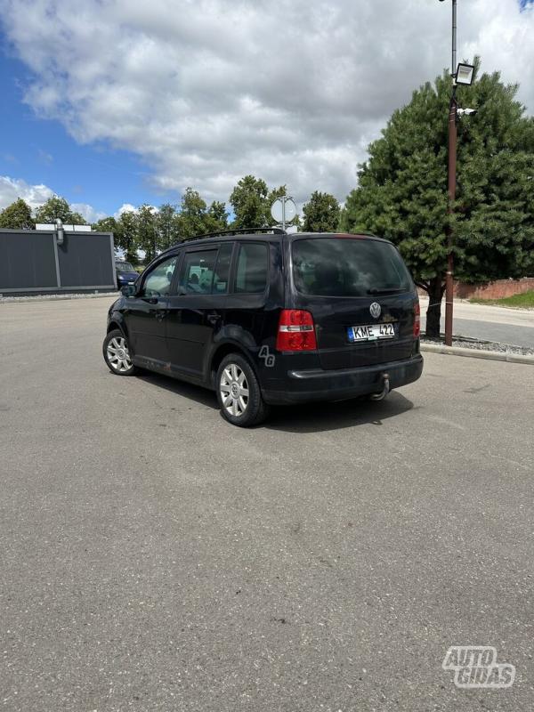 Melns Volkswagen Touran 2005 Kauņa, ar dzinēja tilpumu 1.90 L un nobraukumu 328 tūkst. km par 800 €, foto 4 vietnē AUTOMOTO.COM.LV