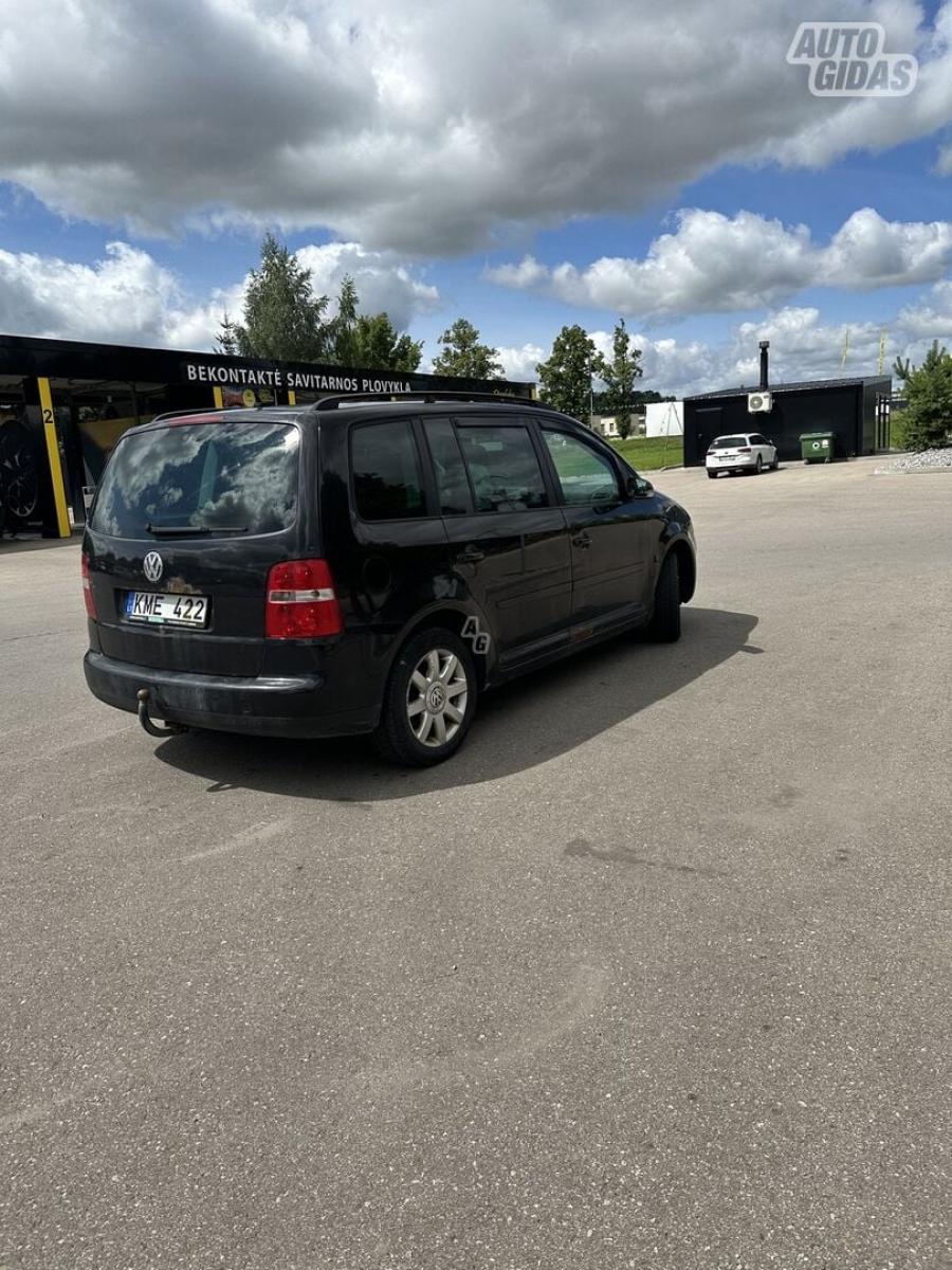 Melns Volkswagen Touran 2005 Kauņa, ar dzinēja tilpumu 1.90 L un nobraukumu 328 tūkst. km par 800 €, foto 7 vietnē AUTOMOTO.COM.LV