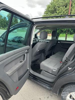 Melns Volkswagen Touran 2005 Kauņa, ar dzinēja tilpumu 1.90 L un nobraukumu 328 tūkst. km par 800 €, foto 12 vietnē AUTOMOTO.COM.LV