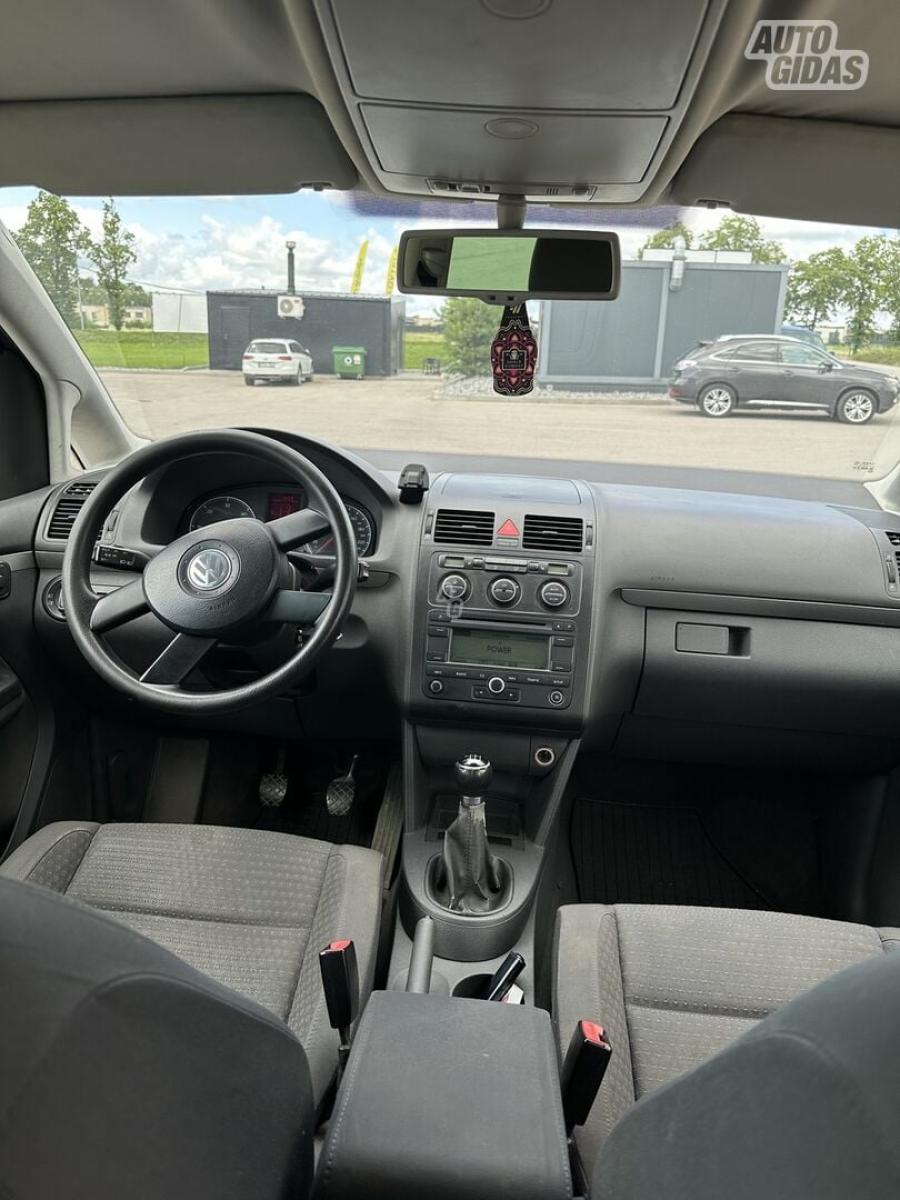 Melns Volkswagen Touran 2005 Kauņa, ar dzinēja tilpumu 1.90 L un nobraukumu 328 tūkst. km par 800 €, foto 14 vietnē AUTOMOTO.COM.LV