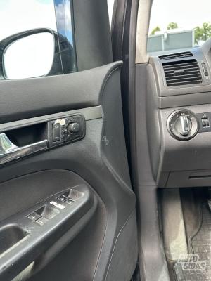 Melns Volkswagen Touran 2005 Kauņa, ar dzinēja tilpumu 1.90 L un nobraukumu 328 tūkst. km par 800 €, foto 17 vietnē AUTOMOTO.COM.LV