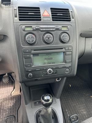 Melns Volkswagen Touran 2005 Kauņa, ar dzinēja tilpumu 1.90 L un nobraukumu 328 tūkst. km par 800 €, foto 19 vietnē AUTOMOTO.COM.LV