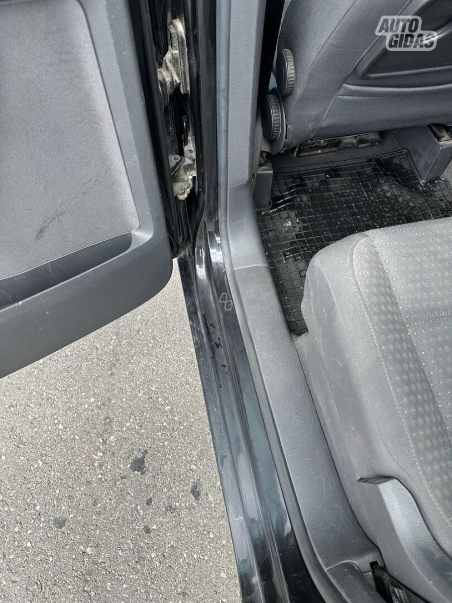 Melns Volkswagen Touran 2005 Kauņa, ar dzinēja tilpumu 1.90 L un nobraukumu 328 tūkst. km par 800 €, foto 21 vietnē AUTOMOTO.COM.LV