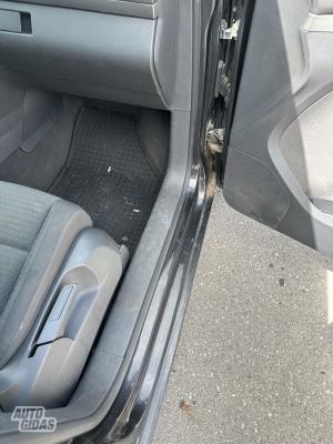 Melns Volkswagen Touran 2005 Kauņa, ar dzinēja tilpumu 1.90 L un nobraukumu 328 tūkst. km par 800 €, foto 22 vietnē AUTOMOTO.COM.LV