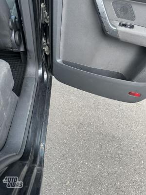 Melns Volkswagen Touran 2005 Kauņa, ar dzinēja tilpumu 1.90 L un nobraukumu 328 tūkst. km par 800 €, foto 23 vietnē AUTOMOTO.COM.LV