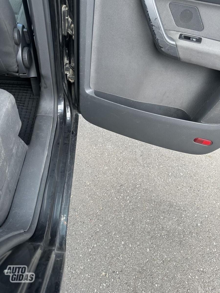 Melns Volkswagen Touran 2005 Kauņa, ar dzinēja tilpumu 1.90 L un nobraukumu 328 tūkst. km par 800 €, foto 23 vietnē AUTOMOTO.COM.LV