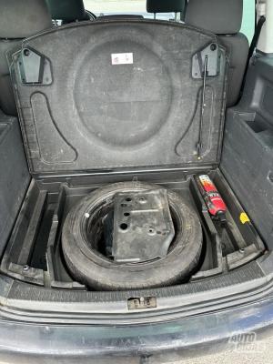 Melns Volkswagen Touran 2005 Kauņa, ar dzinēja tilpumu 1.90 L un nobraukumu 328 tūkst. km par 800 €, foto 24 vietnē AUTOMOTO.COM.LV
