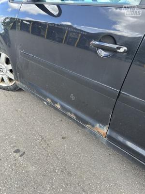 Melns Volkswagen Touran 2005 Kauņa, ar dzinēja tilpumu 1.90 L un nobraukumu 328 tūkst. km par 800 €, foto 27 vietnē AUTOMOTO.COM.LV