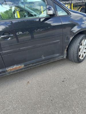 Melns Volkswagen Touran 2005 Kauņa, ar dzinēja tilpumu 1.90 L un nobraukumu 328 tūkst. km par 800 €, foto 28 vietnē AUTOMOTO.COM.LV