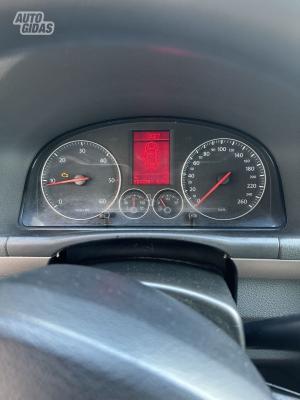 Melns Volkswagen Touran 2005 Kauņa, ar dzinēja tilpumu 1.90 L un nobraukumu 328 tūkst. km par 800 €, foto 33 vietnē AUTOMOTO.COM.LV