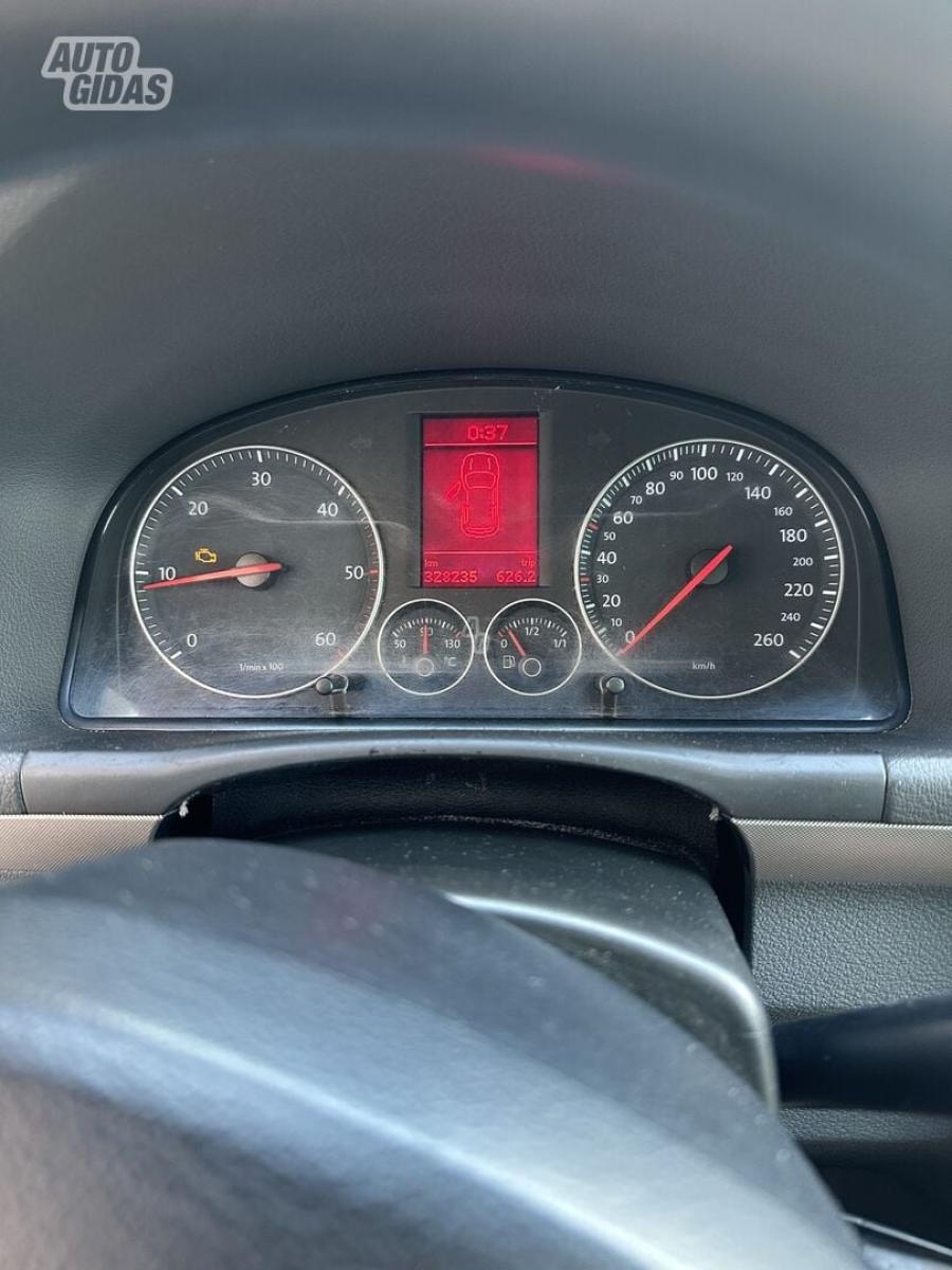 Melns Volkswagen Touran 2005 Kauņa, ar dzinēja tilpumu 1.90 L un nobraukumu 328 tūkst. km par 800 €, foto 33 vietnē AUTOMOTO.COM.LV