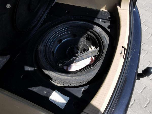 Black Volkswagen Touran 2005 in Vilnius, with an engine capacity of 1.97 L and mileage of 403 thousand km for 1000 €, photo 8 on AUTOMOTO.COM.LV