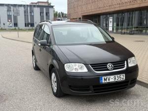 Black Volkswagen Touran 2005 in Valmiera, with an engine capacity of 1.90 L and mileage of 285 thousand km for 1190 €, photo 4 on AUTOMOTO.COM.LV