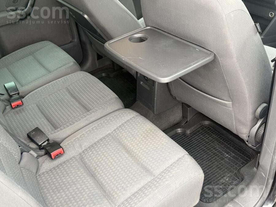 Black Volkswagen Touran 2005 in Valmiera, with an engine capacity of 1.90 L and mileage of 285 thousand km for 1190 €, photo 10 on AUTOMOTO.COM.LV