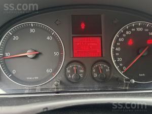 Black Volkswagen Touran 2005 in Valmiera, with an engine capacity of 1.90 L and mileage of 285 thousand km for 1190 €, photo 13 on AUTOMOTO.COM.LV