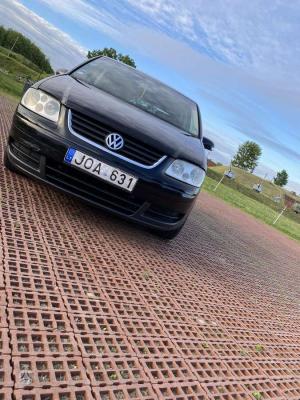 Black Volkswagen Touran 2005 in Kaunas, with an engine capacity of 1.90 L and mileage of 400 thousand km for 1449 €, photo  on AUTOMOTO.COM.LV