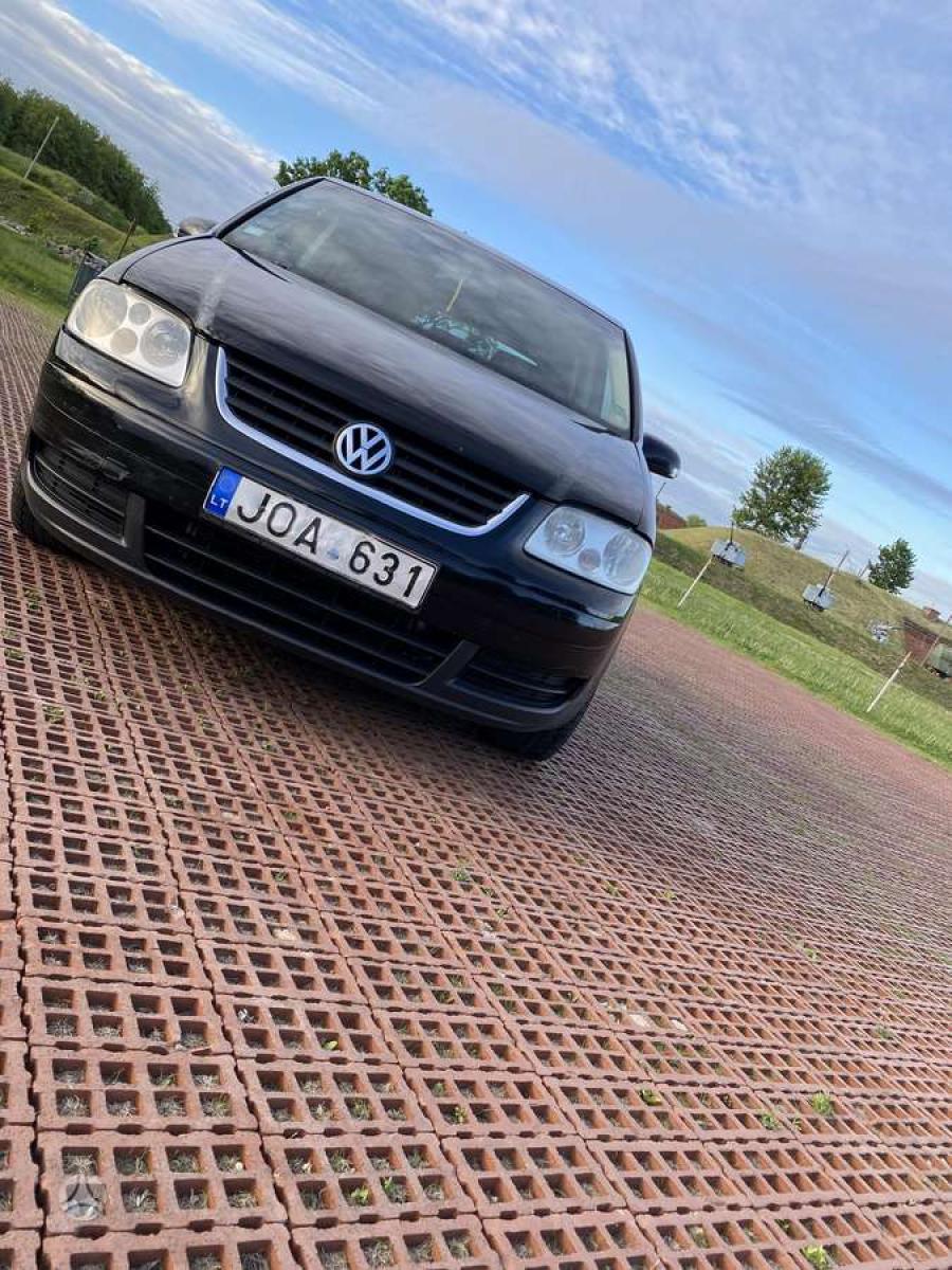 Black Volkswagen Touran 2005 in Kaunas, with an engine capacity of 1.90 L and mileage of 400 thousand km for 1449 €, photo 1 on AUTOMOTO.COM.LV
