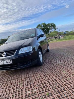 Black Volkswagen Touran 2005 in Kaunas, with an engine capacity of 1.90 L and mileage of 400 thousand km for 1449 €, photo 3 on AUTOMOTO.COM.LV