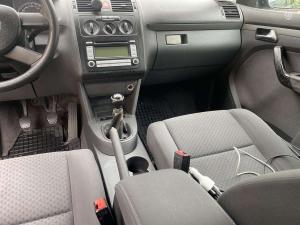 Black Volkswagen Touran 2005 in Kaunas, with an engine capacity of 1.90 L and mileage of 400 thousand km for 1449 €, photo 10 on AUTOMOTO.COM.LV