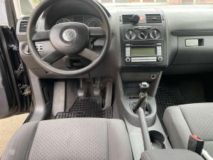 Black Volkswagen Touran 2005 in Kaunas, with an engine capacity of 1.90 L and mileage of 400 thousand km for 1449 €, photo 11 on AUTOMOTO.COM.LV