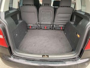 Black Volkswagen Touran 2005 in Kaunas, with an engine capacity of 1.90 L and mileage of 400 thousand km for 1449 €, photo 12 on AUTOMOTO.COM.LV