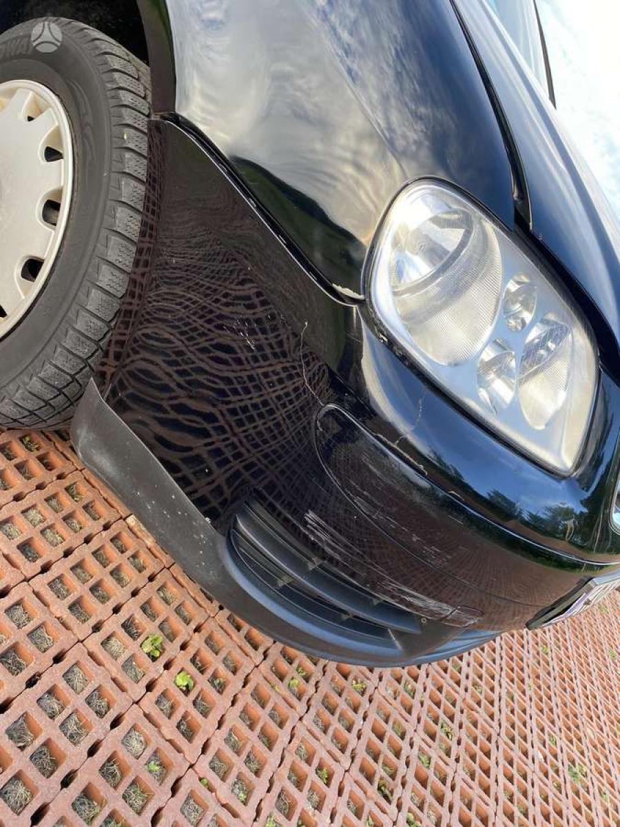 Black Volkswagen Touran 2005 in Kaunas, with an engine capacity of 1.90 L and mileage of 400 thousand km for 1449 €, photo 14 on AUTOMOTO.COM.LV