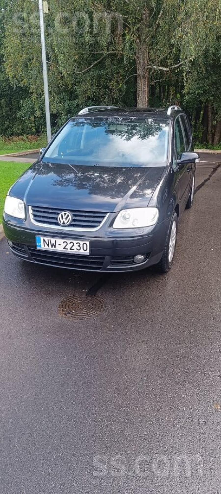 Black Volkswagen Touran 2005 in Riga, with an engine capacity of 2.00 L and mileage of 259 thousand km for 2150 €, photo 1 on AUTOMOTO.COM.LV