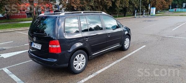 Melns Volkswagen Touran 2005 Rīga, ar dzinēja tilpumu 2.00 L un nobraukumu 259 tūkst. km par 2150 €, foto 4 vietnē AUTOMOTO.COM.LV
