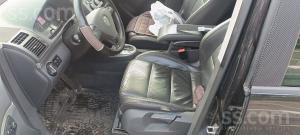 Black Volkswagen Touran 2005 in Riga, with an engine capacity of 2.00 L and mileage of 259 thousand km for 2150 €, photo 6 on AUTOMOTO.COM.LV