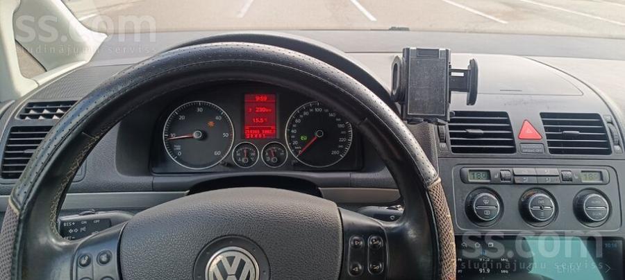 Black Volkswagen Touran 2005 in Riga, with an engine capacity of 2.00 L and mileage of 259 thousand km for 2150 €, photo 8 on AUTOMOTO.COM.LV