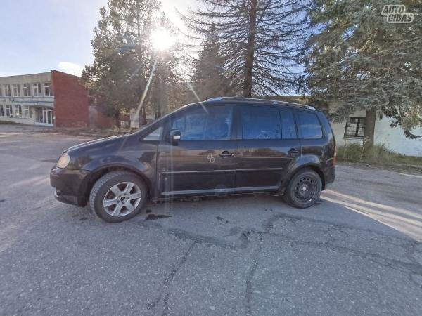 Фольксваген Туран 2005 в Алитус на AUTOMOTO.COM.LV Черный Фольксваген Туран 2005 в Алитус, объемом двигателя 2.00 л и пробегом 398 тыс. км за 350 €, фото 3 на AUTOMOTO.COM.LV