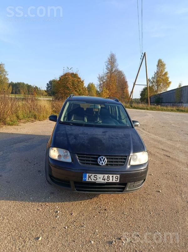 Volkswagen Touran 2005 Daugavpils vietnē Melns Volkswagen Touran 2005 Daugavpils, ar dzinēja tilpumu 1.90 L un nobraukumu 347 tūkst. km par 650 €, foto 1 vietnē AUTOMOTO.COM.LV