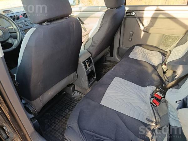 Volkswagen Touran 2005 Daugavpils vietnē Melns Volkswagen Touran 2005 Daugavpils, ar dzinēja tilpumu 1.90 L un nobraukumu 347 tūkst. km par 650 €, foto 10 vietnē AUTOMOTO.COM.LV