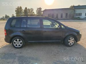 Black Volkswagen Touran 2005 in Daugavpils, with an engine capacity of 1.90 L and mileage of 347 thousand km for 650 €, photo 15 on AUTOMOTO.COM.LV