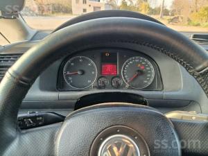 Black Volkswagen Touran 2005 in Daugavpils, with an engine capacity of 1.90 L and mileage of 347 thousand km for 650 €, photo 23 on AUTOMOTO.COM.LV