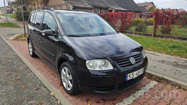 Volkswagen Touran 2005 Daugavpils vietnē Melns Volkswagen Touran 2005 Daugavpils, ar dzinēja tilpumu 1.90 L un nobraukumu 348 tūkst. km par 1400 €, foto 3 vietnē AUTOMOTO.COM.LV
