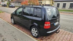 Melns Volkswagen Touran 2005 Daugavpils, ar dzinēja tilpumu 1.90 L un nobraukumu 348 tūkst. km par 1400 €, foto 5 vietnē AUTOMOTO.COM.LV