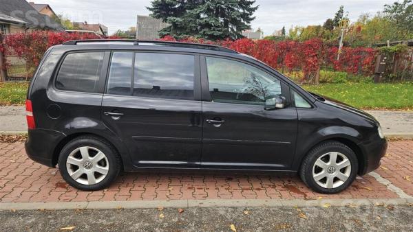 Volkswagen Touran 2005 Daugavpils vietnē Melns Volkswagen Touran 2005 Daugavpils, ar dzinēja tilpumu 1.90 L un nobraukumu 348 tūkst. km par 1400 €, foto 7 vietnē AUTOMOTO.COM.LV