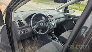 Melns Volkswagen Touran 2005 Daugavpils, ar dzinēja tilpumu 1.90 L un nobraukumu 348 tūkst. km par 1400 €, foto 9 vietnē AUTOMOTO.COM.LV