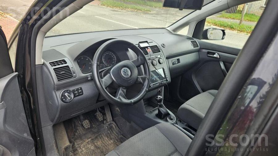 Melns Volkswagen Touran 2005 Daugavpils, ar dzinēja tilpumu 1.90 L un nobraukumu 348 tūkst. km par 1400 €, foto 9 vietnē AUTOMOTO.COM.LV