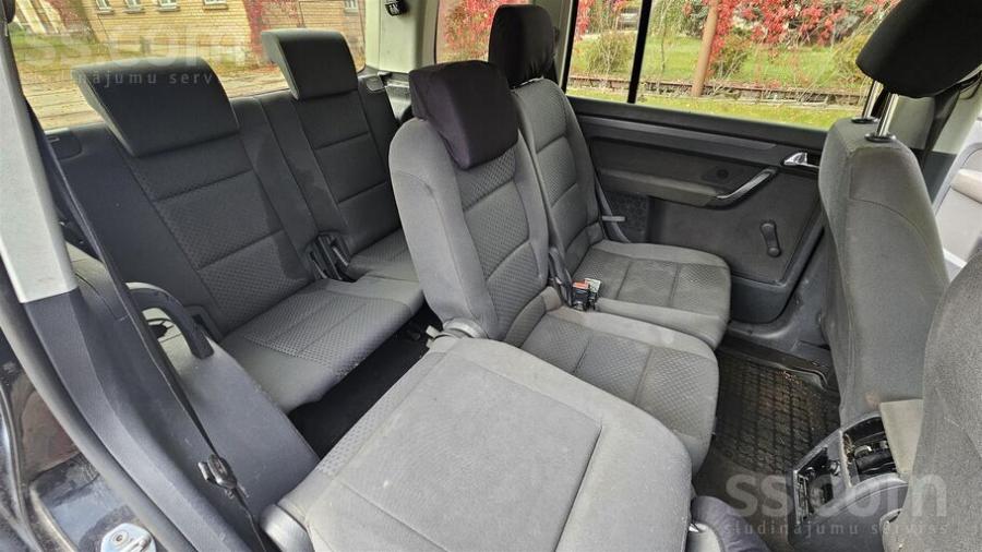 Melns Volkswagen Touran 2005 Daugavpils, ar dzinēja tilpumu 1.90 L un nobraukumu 348 tūkst. km par 1400 €, foto 12 vietnē AUTOMOTO.COM.LV